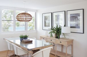 Apartamento Deluxe, 3 quartos | Refeições no quarto