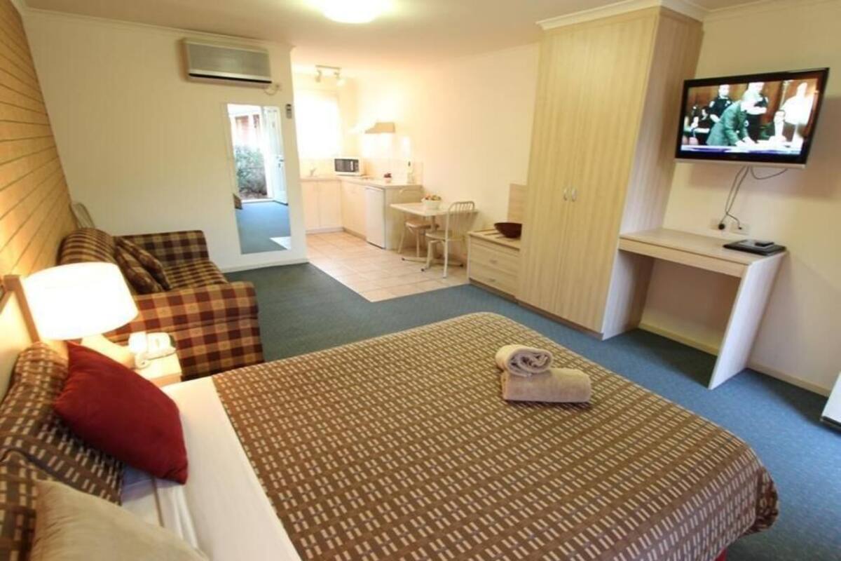 Quartos à prova de som, Wi-Fi de cortesia, roupa de cama