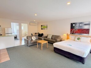 Apartamento família | Quartos à prova de som, Wi-Fi de cortesia, roupa de cama