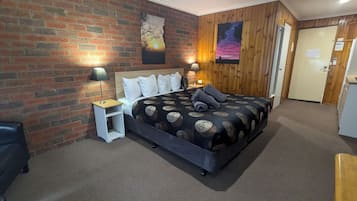 Quarto Superior, 1 cama king-size | Quartos insonorizados, ferro/tábua de engomar, Wi-fi grátis