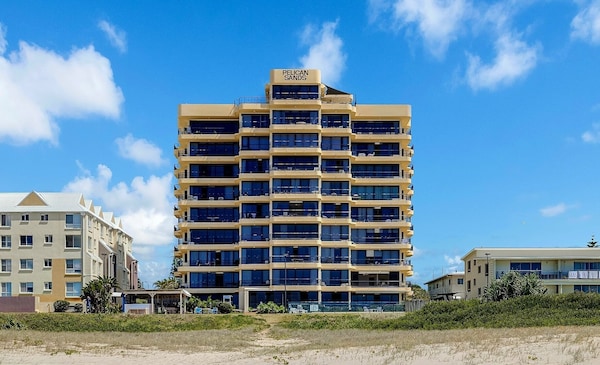 Pelican Sands Beach Resort - Gold Coast