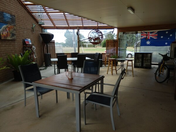 Mountain View Motor Inn & Holiday Lodges - Halls Gap
