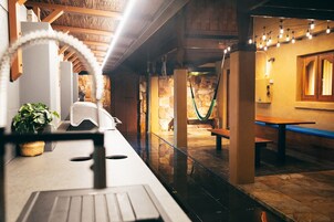 Apartamento standard, 3 quartos, para não fumantes, banheiro compartilhado (Shinto Christmas Min 4) | Cozinha privada | Micro-ondas, fogão, cooktop, lava-louças