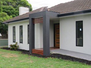 Casa Comfort, 3 quartos, acessível, não fumadores | Edredões de penas, secretária, cortinas/cortinados opacos