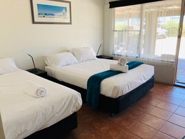 Quarto Twin Deluxe | Secretária, Wi-fi grátis, roupa de cama fornecida 
