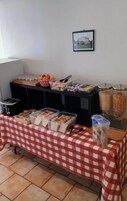 Café da manhã continental todos os dias mediante uma taxa