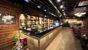 2 restaurantes, pequenos-almoços servidos, cozinha asiática