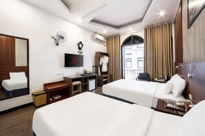 Quarto Familiar | Minibar, cofre no quarto, cortinas/cortinados opacos