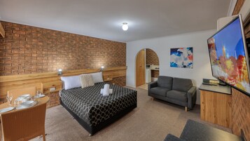 Quarto standard (Queen) | Roupas de cama premium, edredons de pluma, camas Select Comfort