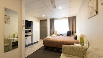 Quarto Standard, não fumadores (Queen Room) | Ferro/tábua de engomar, Wi-fi grátis, roupa de cama fornecida