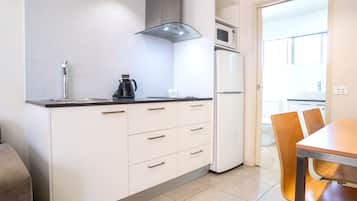 Apartamento standard, 2 quartos, para não fumantes, cozinha americana | Cozinha privada | Cafeteira/chaleira, chaleira elétrica