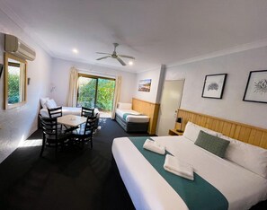 Quarto triplo luxo | Ferros/tábuas de passar roupa, Wi-Fi de cortesia, roupa de cama