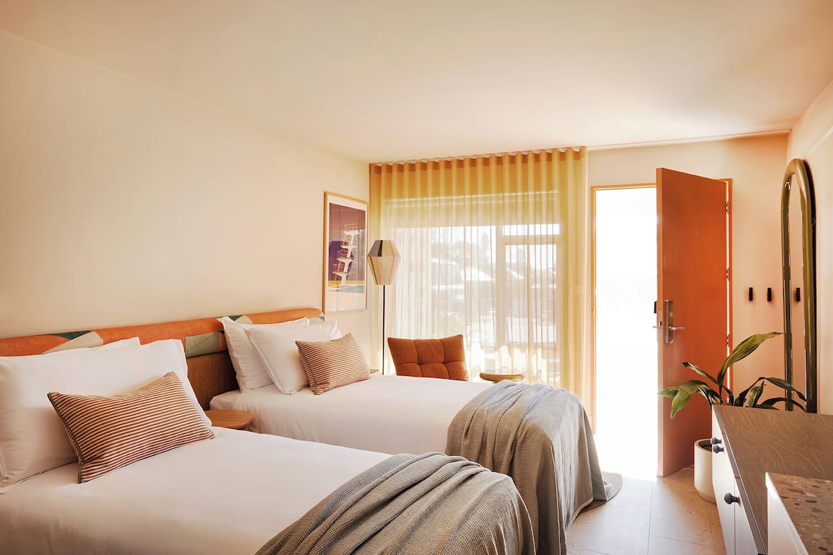 Quarto casal ou duplo luxo | Roupas de cama premium, escrivaninha, ferros/tábuas de passar roupa