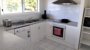 Apartamento Familiar, 3 quartos, vista para o campo de golfe | Cozinha privada | Minifrigorífico