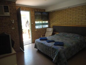 Secretária, ferro/tábua de engomar 