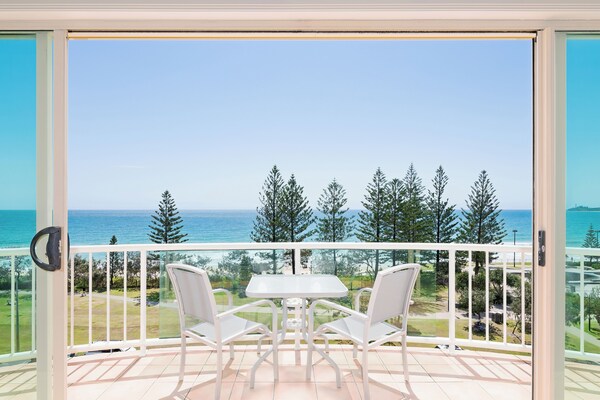 Grand Palais Boolarong Beachside Resort - Maroochydore