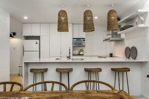Cobertura superluxo, 4 quartos, cozinha | Opções para refeição no quarto