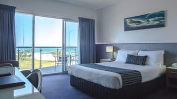 Minibar, ferro/tábua de engomar, Wi-fi grátis, roupa de cama fornecida