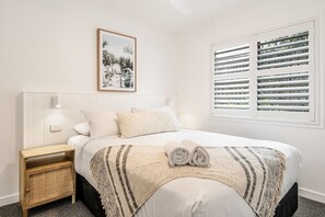 Apartamento standard, 2 quartos | 1 quarto, roupas de cama premium, ferros/tábuas de passar roupa