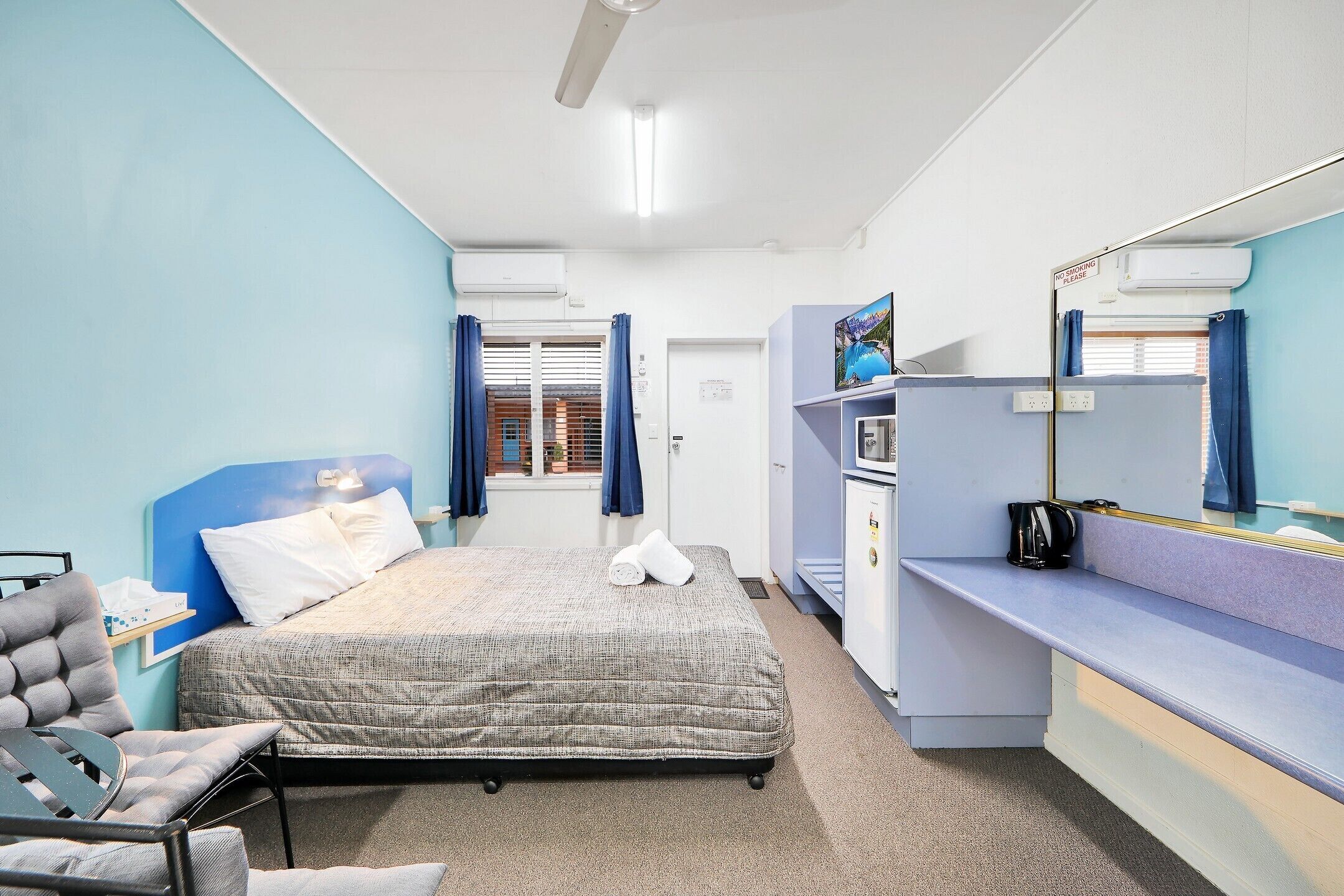 Quarto Standard, 1 cama queen-size, não fumadores | Secretária, ferro/tábua de engomar, Wi-fi grátis 