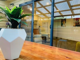 Apartamento conforto, 2 quartos | Terraço/pátio