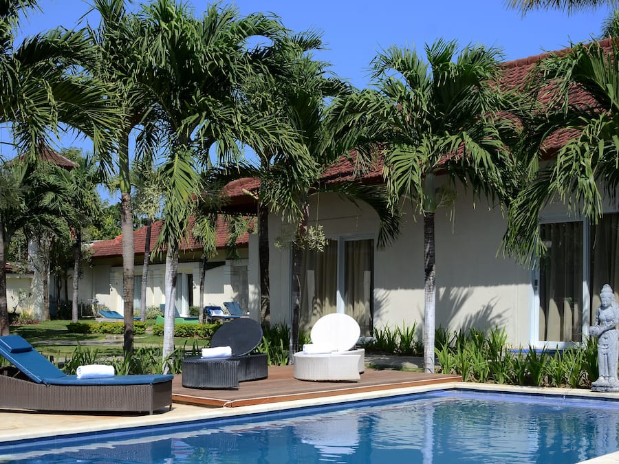 3 piscinas externas, espreguiçadeiras