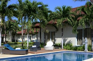3 piscinas exteriores, espreguiçadeiras