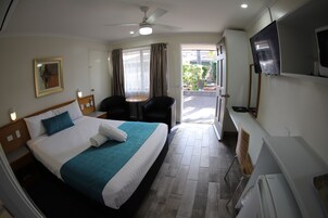 Quarto Deluxe, 1 cama queen-size, acessível | Secretária, ferro/tábua de engomar, Wi-fi grátis 