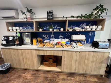 Pequeno-almoço continental diário (13.5 AUD por pessoa) . Ibis Budget Gosford