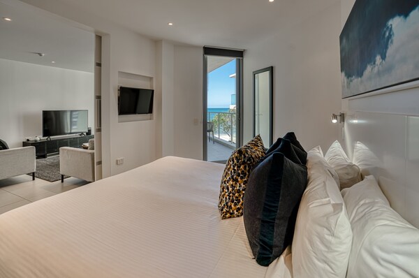 One Bedroom Beachfront Spa Penthouse Apartment - Noosa