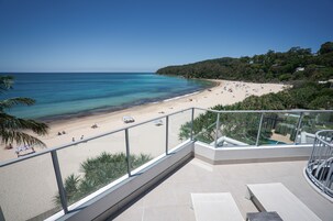 Suite, 1 quarto, não fumadores, kitchenette (One Bedroom Beachfront Spa Penthouse) | Vista para a praia ou o mar