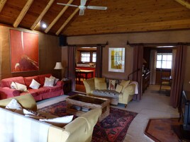 Casa de Luxo, 4 quartos, não fumadores, cozinha (Luxury room at Wildwood) | Lounge executivo