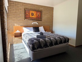 Quarto casal | Individualmente decorados, escrivaninha, quartos à prova de som