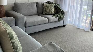 Smart TV de 42 polegadas com canais por cabo, televisor