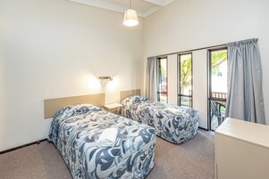Quarto standard, para não fumantes, cozinha (2 Bedroom) | Roupas de cama premium, ferros/tábuas de passar roupa, berços grátis