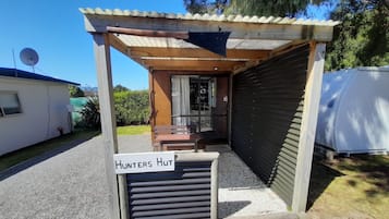 Cabana de Madeira Básica, 1 cama de casal, casa de banho partilhada | 1 quarto, Wi-fi, roupa de cama fornecida