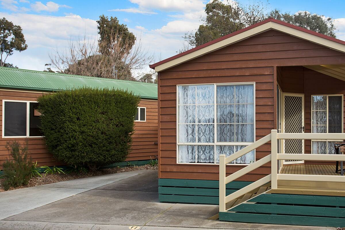 Cabana superior, 1 quarto | 1 quarto, ferros/tábuas de passar roupa, Wi-Fi de cortesia