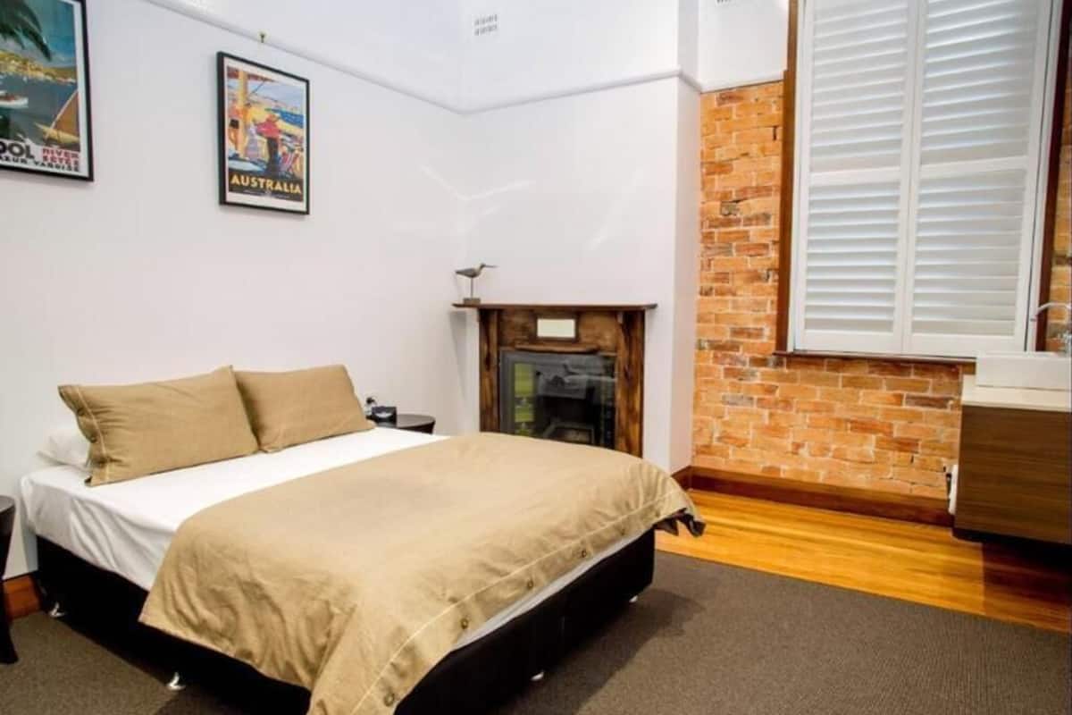 Cofres nos quartos, Wi-Fi de cortesia, roupa de cama