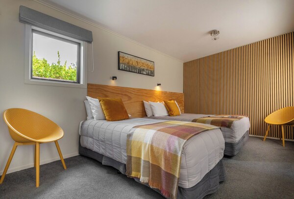 Shakespeare House - Te Anau