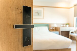 Quartos à prova de som, ferros/tábuas de passar roupa, Wi-Fi de cortesia