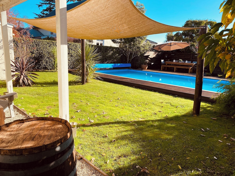 Woodstock Suite - New Zealand