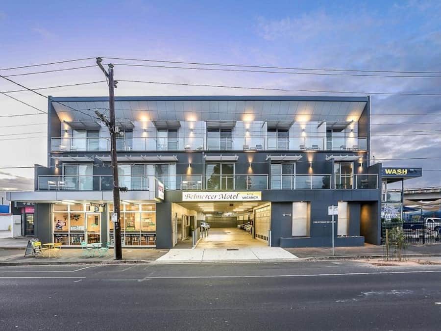 Secretária, quartos insonorizados, ferro/tábua de engomar, Wi-fi grátis