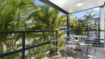 Suite Deluxe, 2 quartos, não fumadores, cozinha (Dlx Villa Nightly) | 2 quartos, ferro/tábua de engomar, Wi-fi grátis