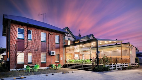 Refeições ao ar livre. Maclean Hotel