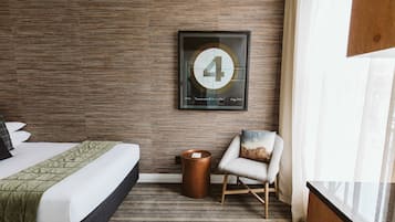 Quarto solteiro standard, 1 cama de casal, suíte | Frigobar, cofres nos quartos, individualmente decorados