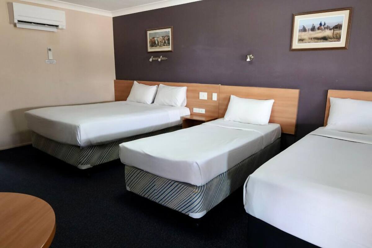 Quarto Familiar (Family Room) | Secretária, ferro/tábua de engomar, Wi-fi grátis