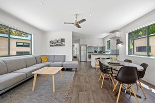 Villa Premium, 2 quartos | Sala de estar | TV de ecrã plano, ténis de mesa 