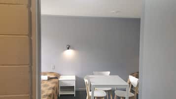 Quarto família | 1 quarto, escrivaninha, espaço de trabalho para notebook