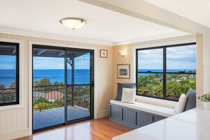 Apartamento luxo, 3 quartos, vista para o oceano | Área de estar | TV LCD 26 polegadas com canais digitais, TV, DVD player