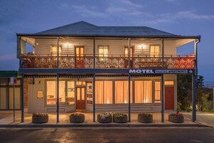 Fachada da propriedade